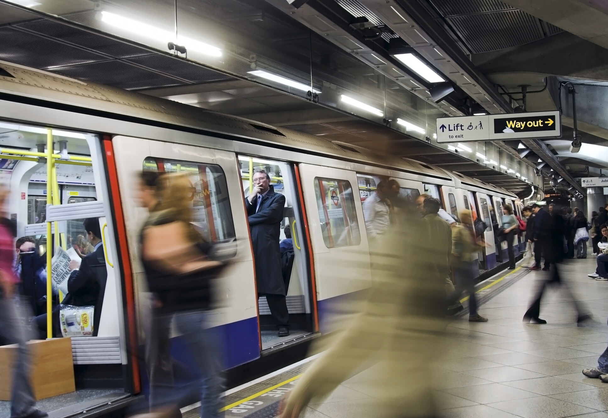 Largest study explores impact of dust on Tube staff | Imperial News ...
